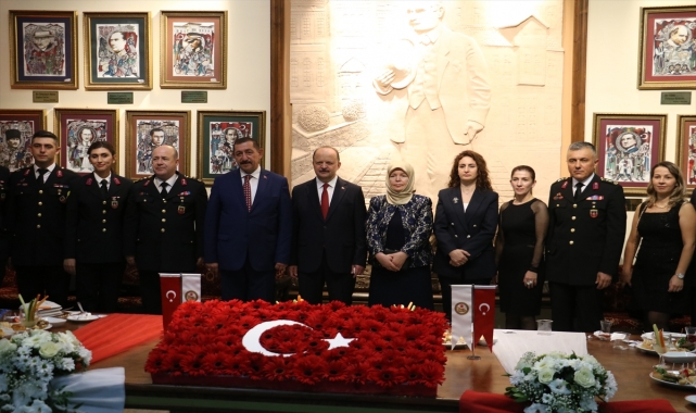Kastamonu'da Cumhuriyet'in 100. yılı dolayısıyla resepsiyon düzenlendi ... Kastamonu'da Cumhuriyet'in 100. yılı dolayısıyla resepsiyon düzenlendi ...