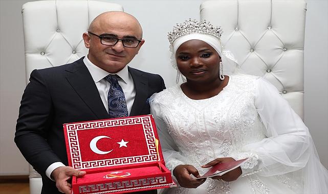 Malili gelin ile Türk damat Rize'de düzenlenen törenle dünyaevine girdi ...